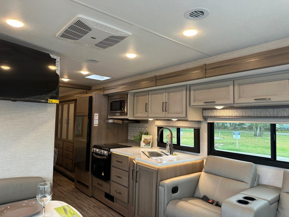 2026 THOR ACE 29D - Signature RV - Signature Motorhomes