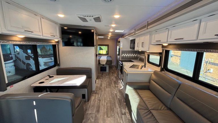 2024 THOR Hurricane 29M - Signature RV - Signature Motorhomes