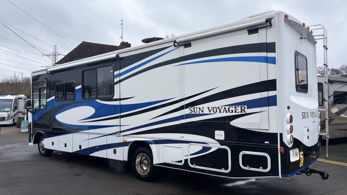 2011 Model Gulfstream Sun Voyager 32MV - Signature RV - Signature ...