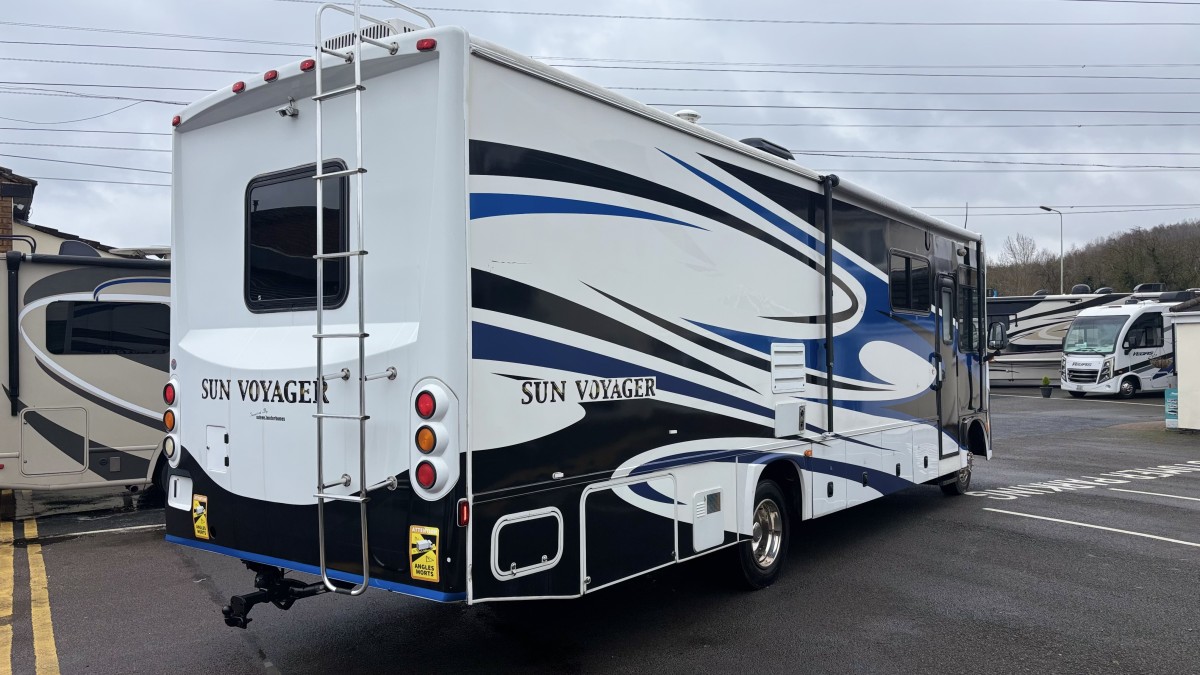 2011 Model Gulfstream Sun Voyager 32MV - Signature RV - Signature ...