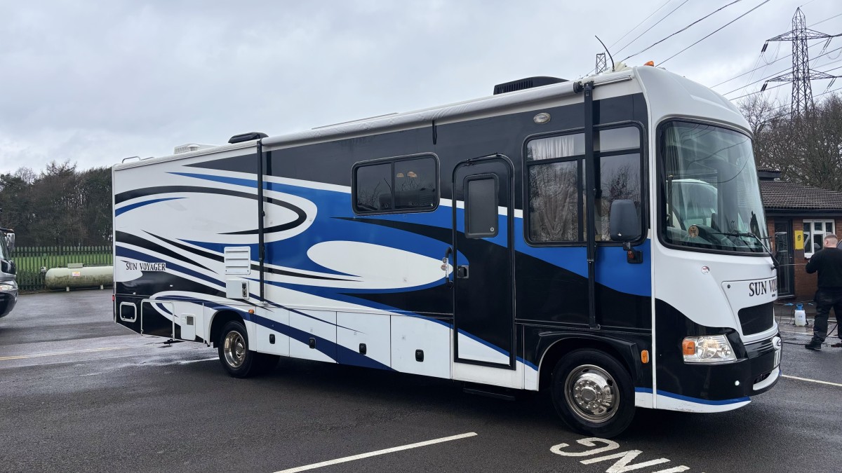 2011 Model Gulfstream Sun Voyager 32MV - Signature RV - Signature ...