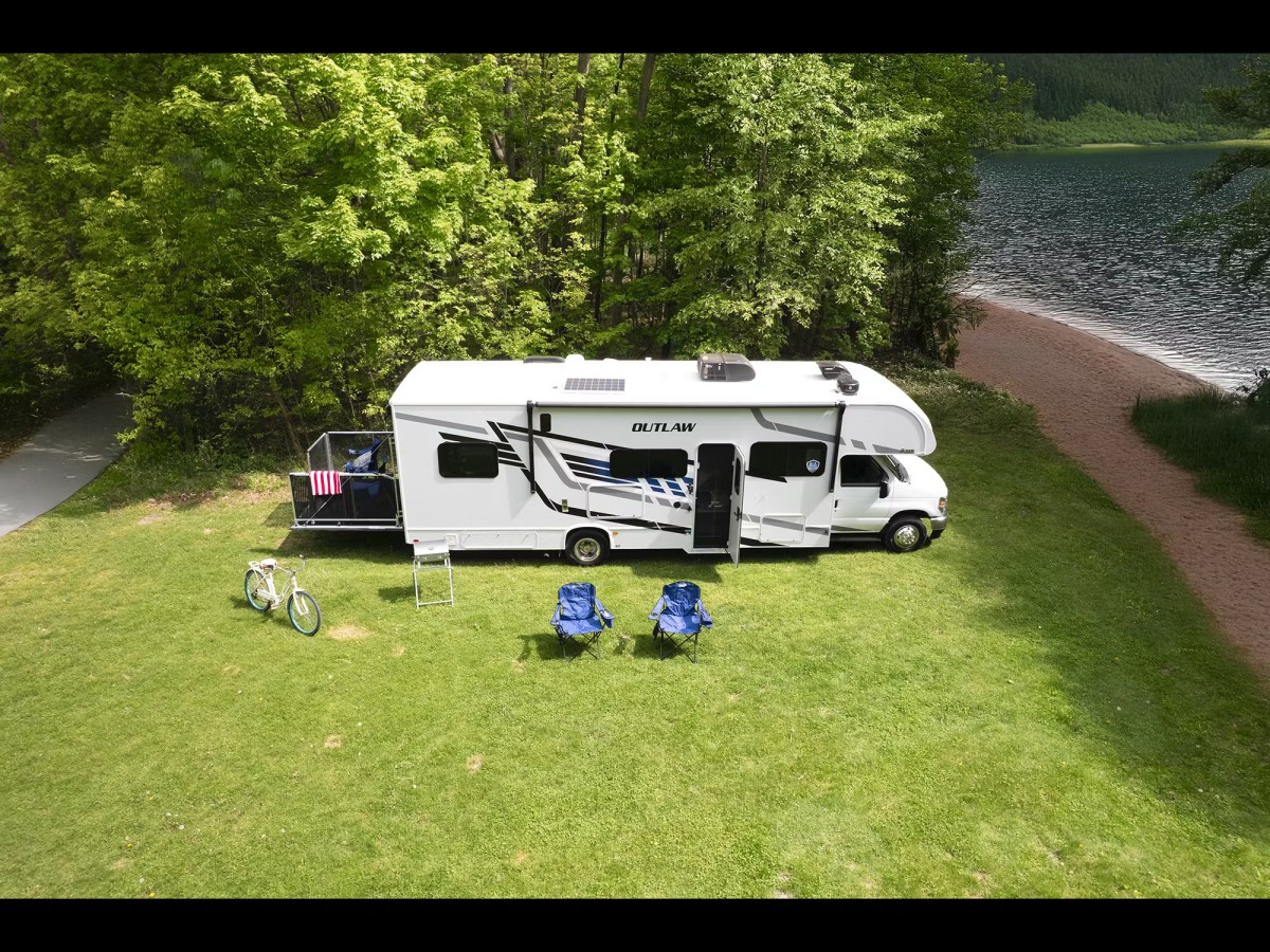 2026 THOR Outlaw Class C - Signature RV - Signature Motorhomes