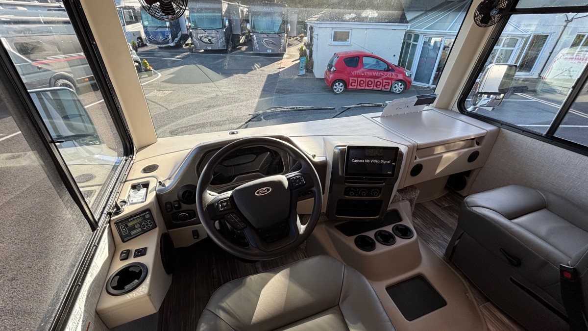 2024 THOR Hurricane 29m - Signature RV - Signature Motorhomes