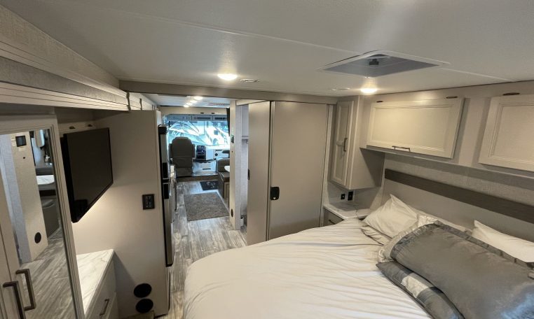 2023 THOR Hurricane 29M VAT Qualifying - Signature RV - Signature ...