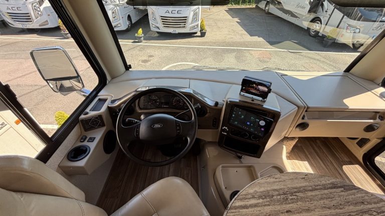 2019 Model THOR ACE 30.3 - Signature RV - Signature Motorhomes