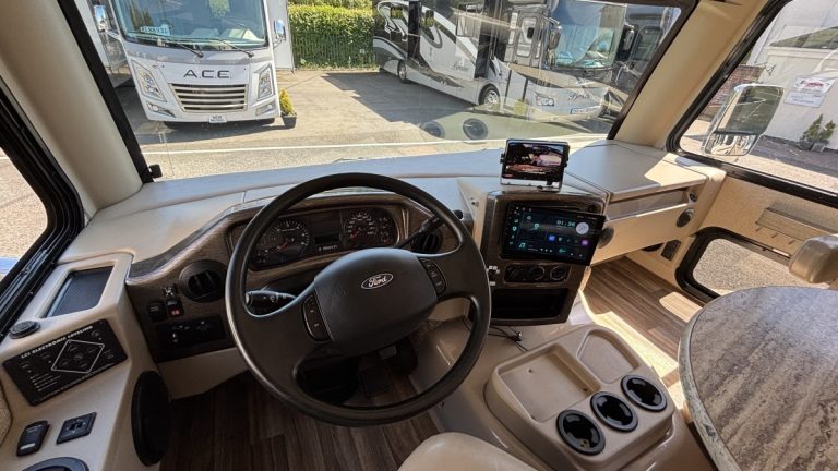 2019 Model THOR ACE 30.3 - Signature RV - Signature Motorhomes